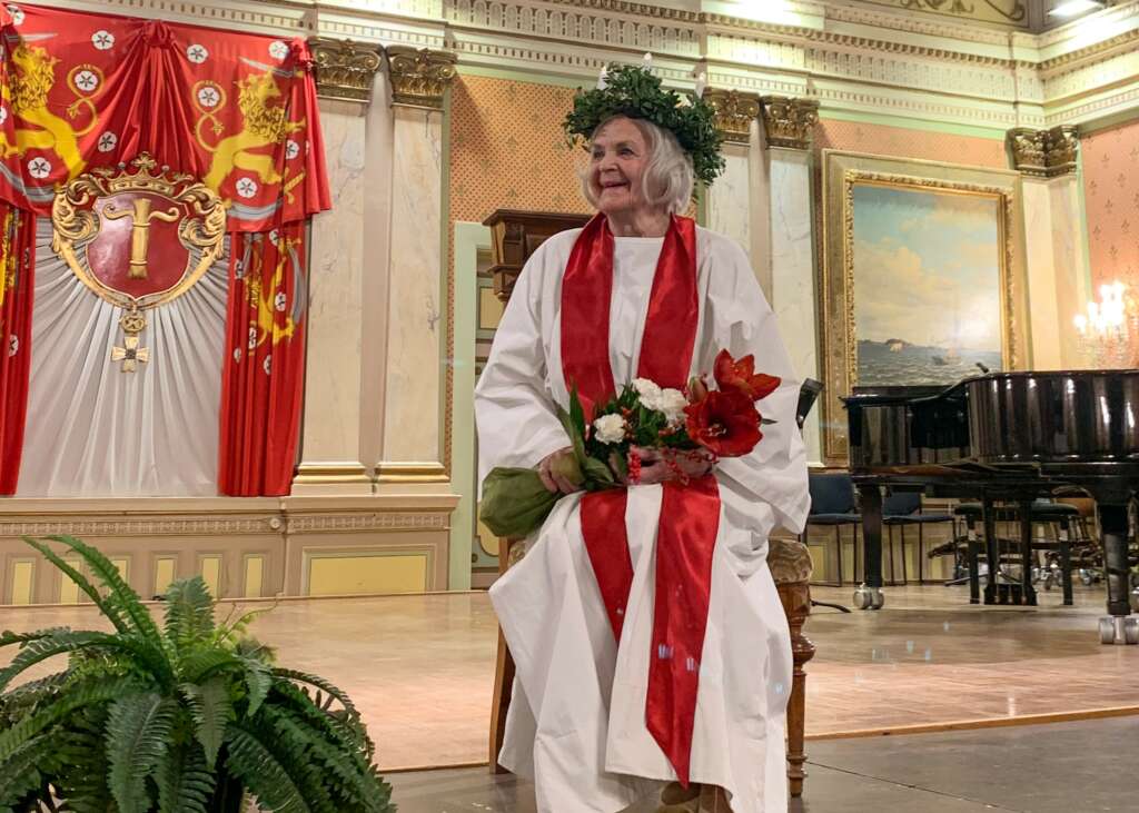 Bernice Tiihonen kruunattiin Vaasan Lucia-mummoksi 2022 | Vaasa
