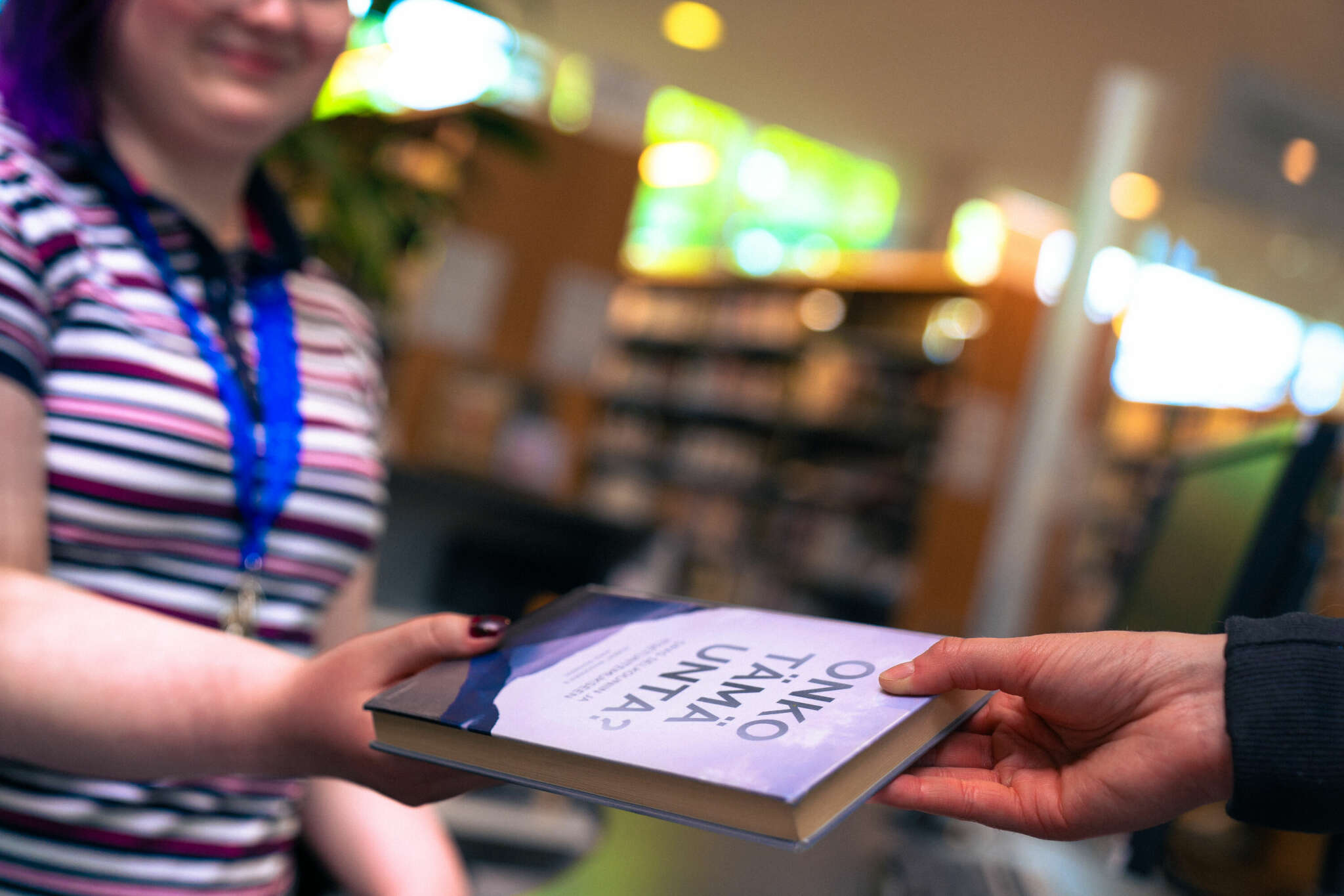 Library reduces the number of new books with plastic covers | Vaasa